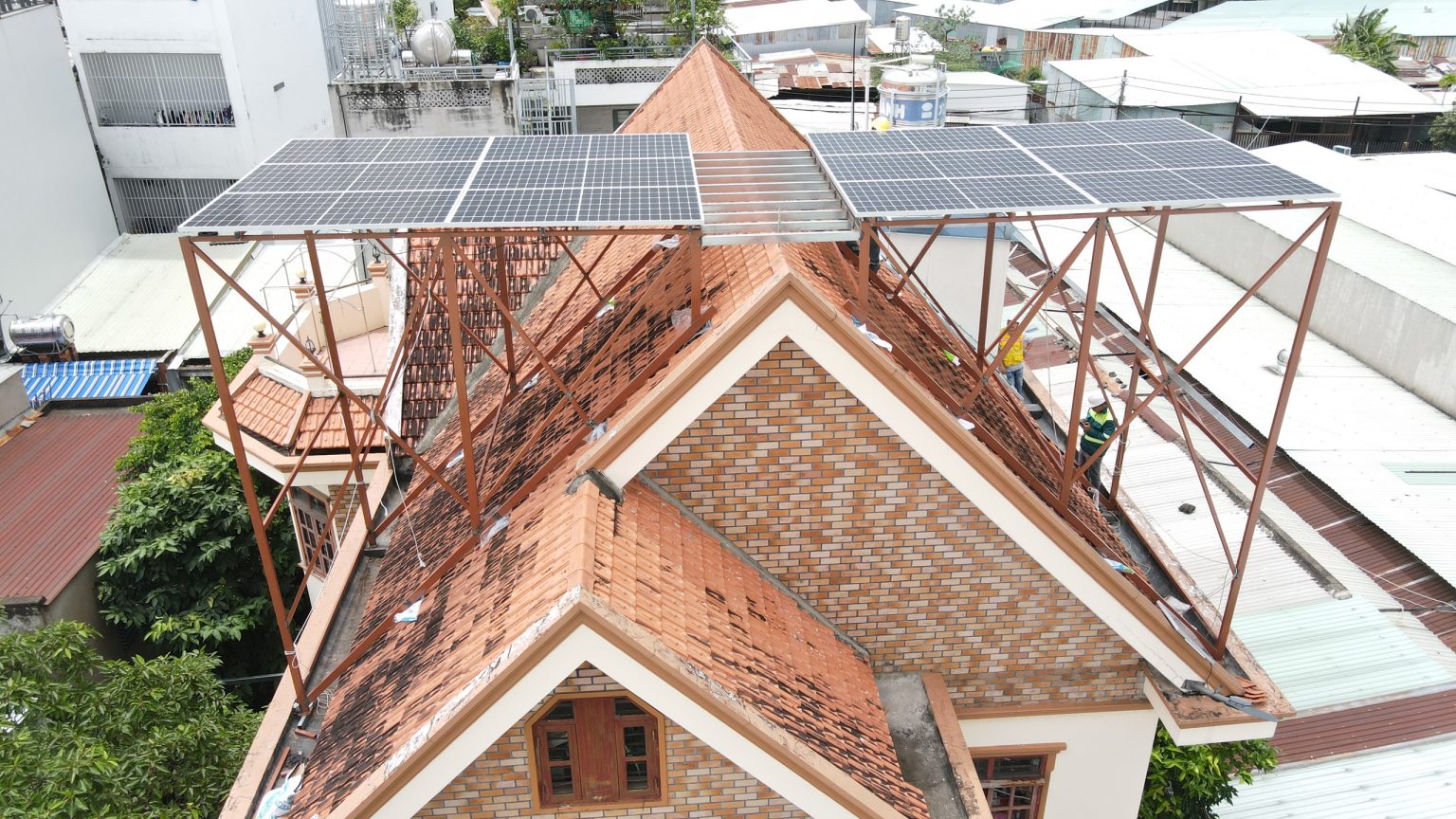 Tan Phu Villa with a Modern Rooftop Solar System – ONENERGY